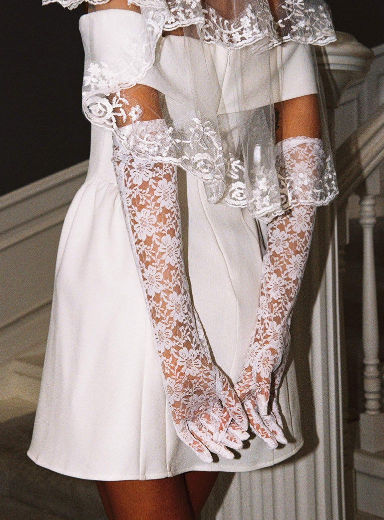 Lady Violet Lace Gloves White | Princess Polly USA