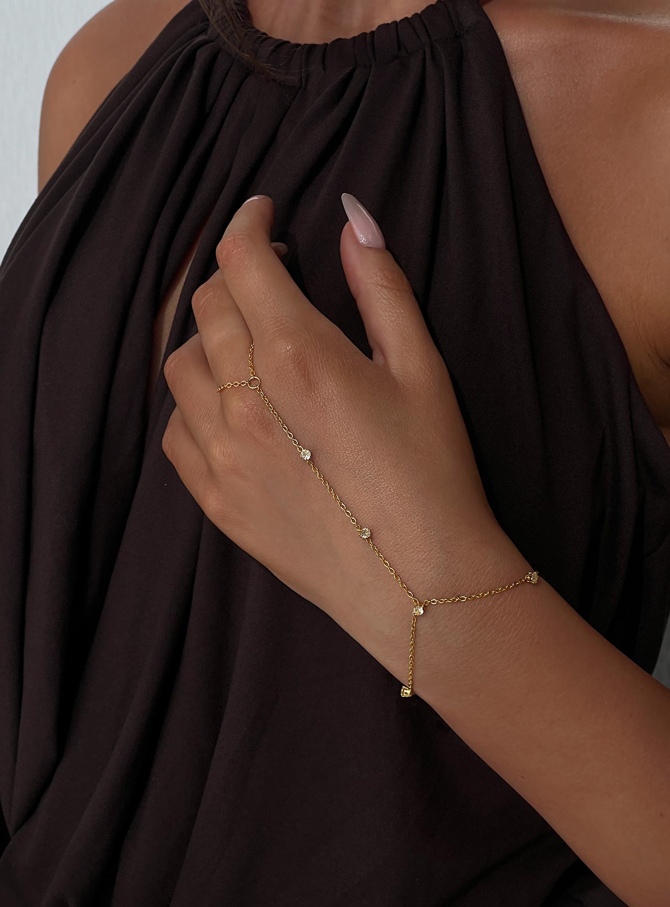 Raynna Hand Chain Gold | Princess Polly
