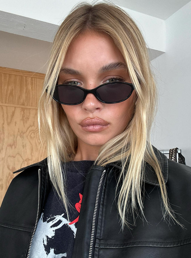 Wonderful World Sunglasses Black | Princess Polly