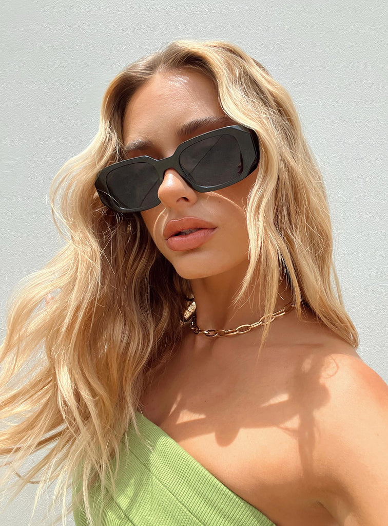 Gabrysia Sunglasses Black | Princess Polly